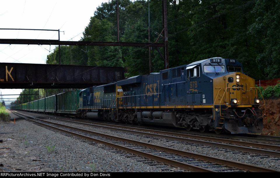 CSX ES44AH 978 leads Q703-17